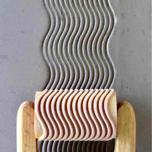 MKM RL-002 Large Handle Roller - Long Wavy Lines | Clay King